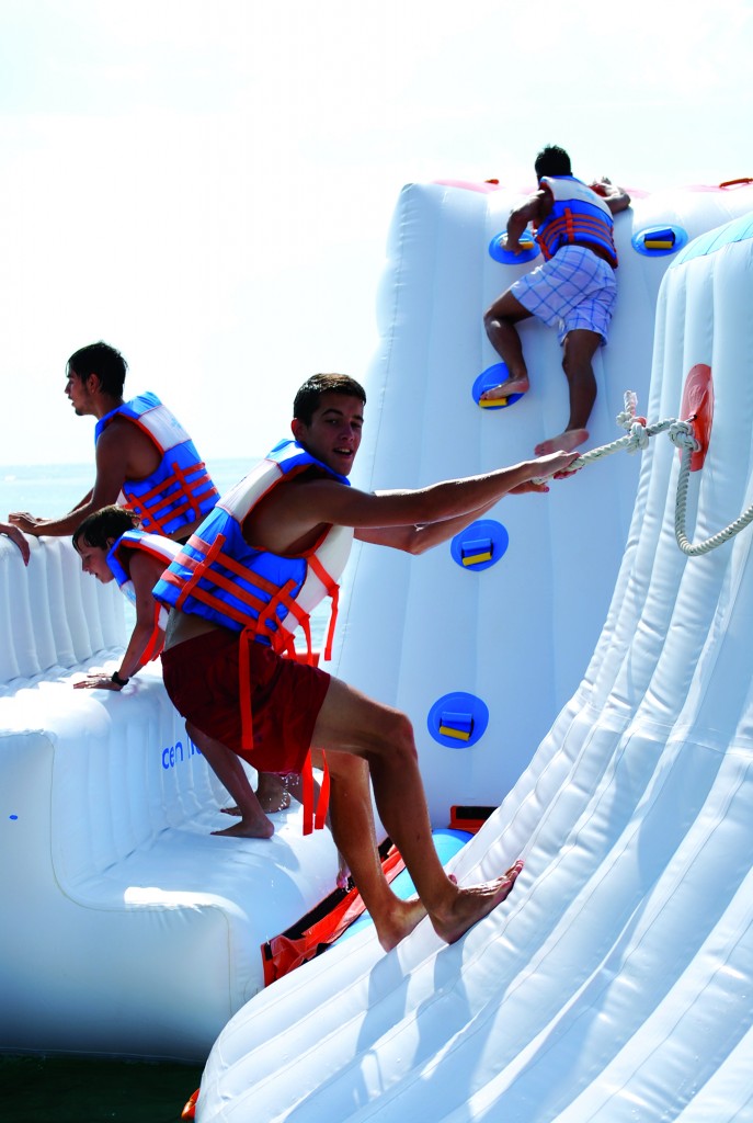 Vente et location structure gonflable aquatique piscine lac plan d'eau mer