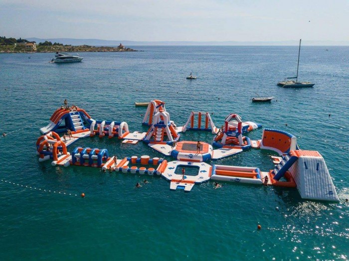 Vente et location structure gonflable aquatique piscine lac plan d'eau mer